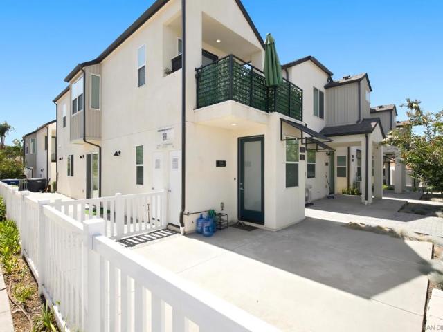 2054 58 N Highland Ave