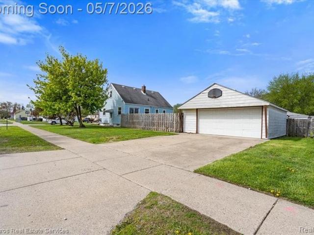 20551 Webster St, Clinton Township, MI 48035