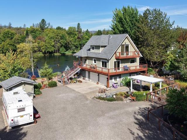 20551 Highway 62, Shady Cove, OR 97539