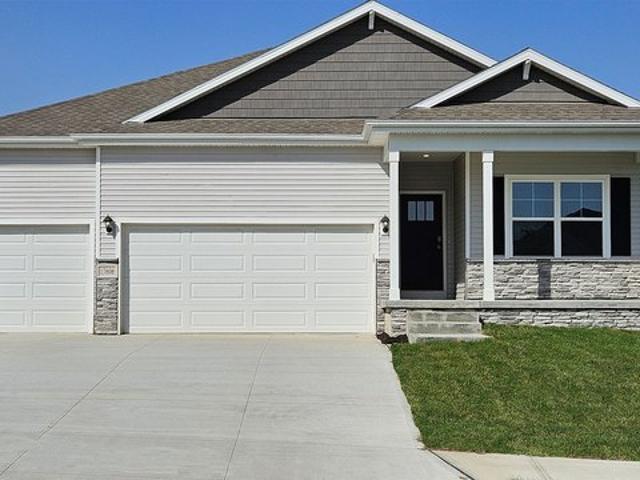 20558 Crestline Cir, Gretna, NE 68028