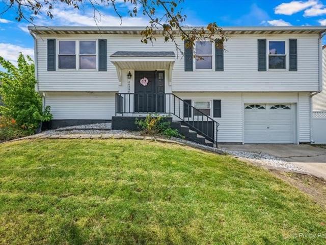 20558 S Graceland Ln, Frankfort, IL 60423