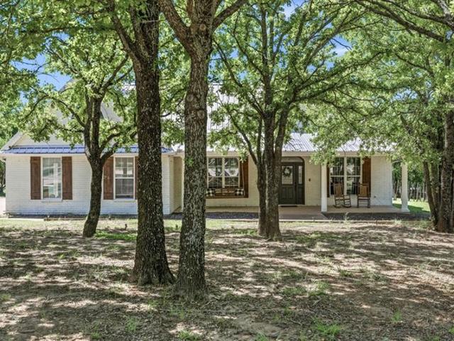 2055 County Road 1370, Alvord, TX 76225