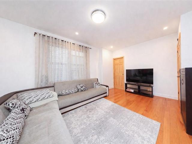 2055 West 5th Street