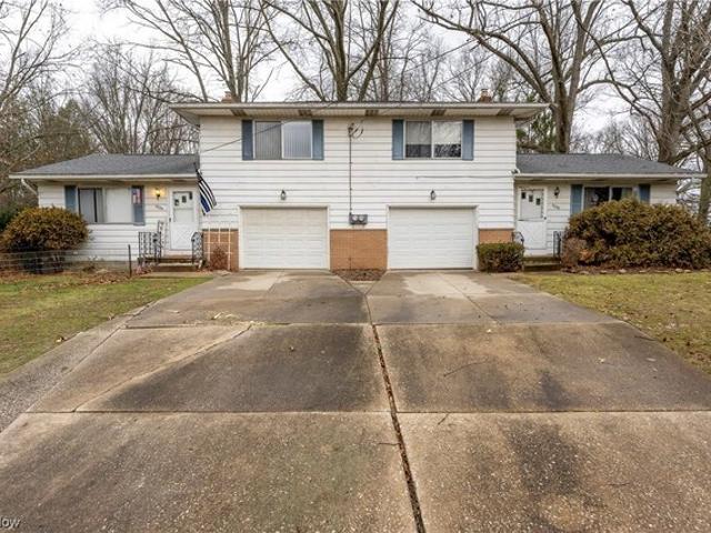 2055 2059 Bryn Mawr Dr, Stow, OH 44224