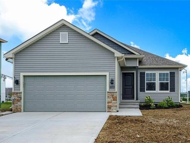 20560 Newcastle St, Spring Hill, KS 66083