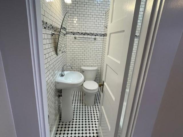 2056 NW Glisan Street 1 Bedroom Apartment for Rent at 2056 Nw Glisan St, Portland, OR 97209 Northwest District