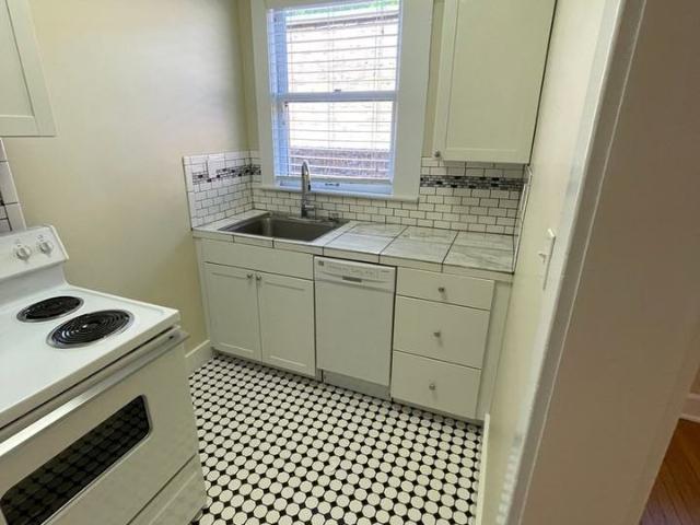2056 NW Glisan Street Studio Apartment for Rent at 2056 Nw Glisan St, Portland, OR 97209 Northwest District