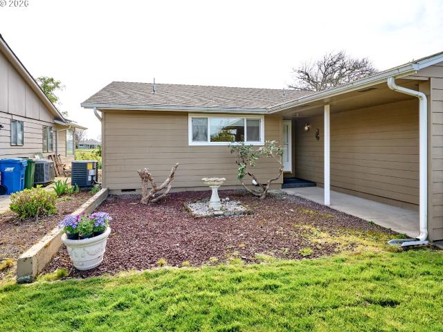 2056 King Way, Woodburn, OR 97071 | MLS #150734 | Compass