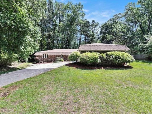 2056 Tudor Castle Cir, Decatur, GA 30035