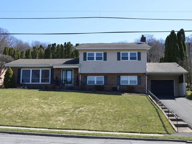 2057 Mahantongo St, Pottsville, PA 17901