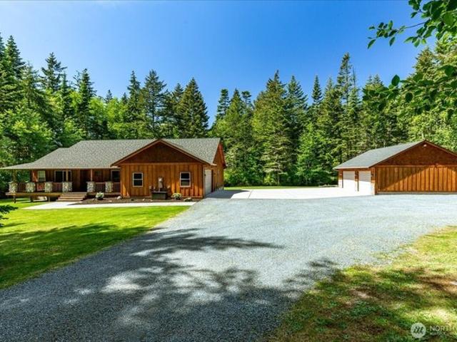 2057 Ocean Spray Ln, Oak Harbor, WA 98277