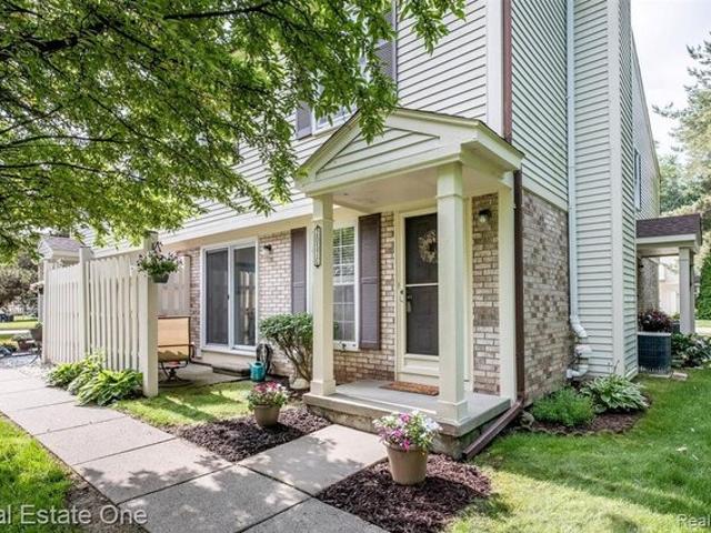 2057 Hidden Meadows Dr Unit C, Walled Lake, MI 48390
