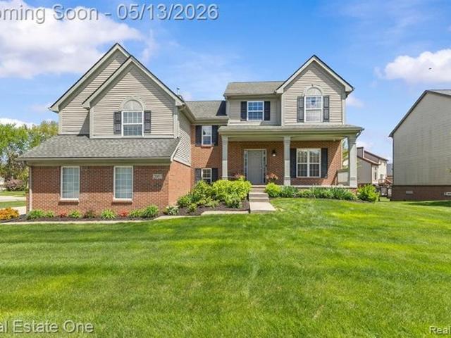 2057 Warbler Ct, Commerce Township, MI 48382