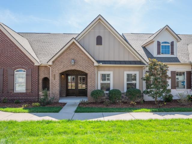 2058 Moultrie Cir