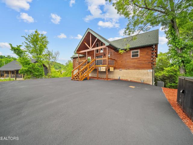 2058 Eagle Feather Dr, Sevierville, TN 37876 | MLS #1336