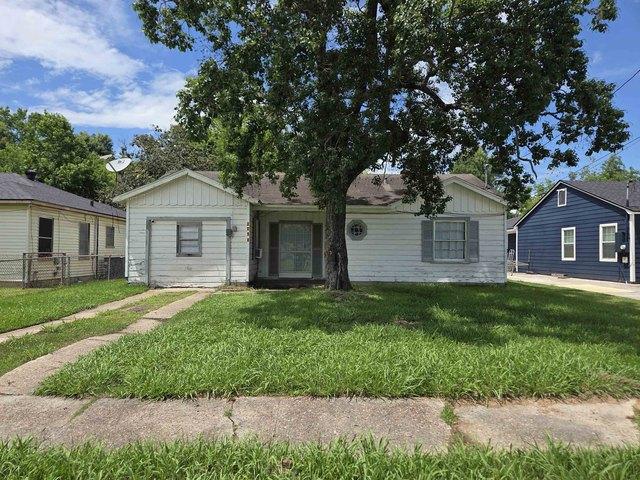2058 Earl St, Beaumont, TX 77703
