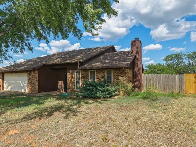 2058 W 7th Pl, Elk City, OK 73644