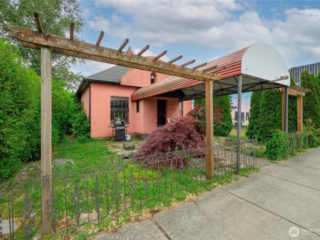 2058 2060 Main Street