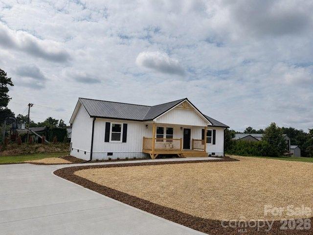 2059 Bailey Dr, Hickory, NC 28601