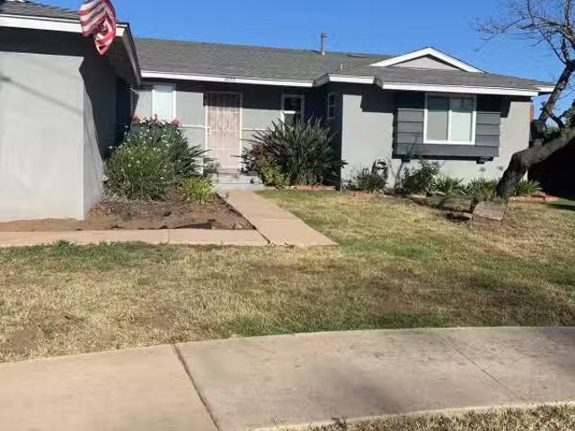 2059 Lee Dr, Escondido, CA 92027