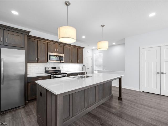 2059 W 34th Place