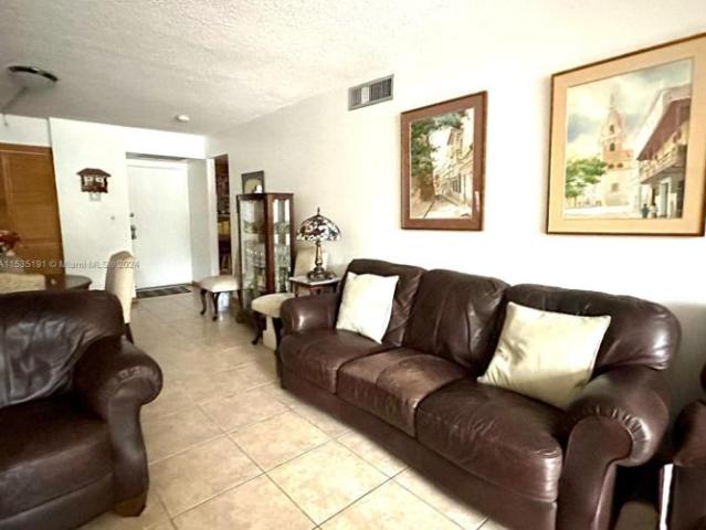 20500 E Country Club Dr #119, Aventura, FL 33180