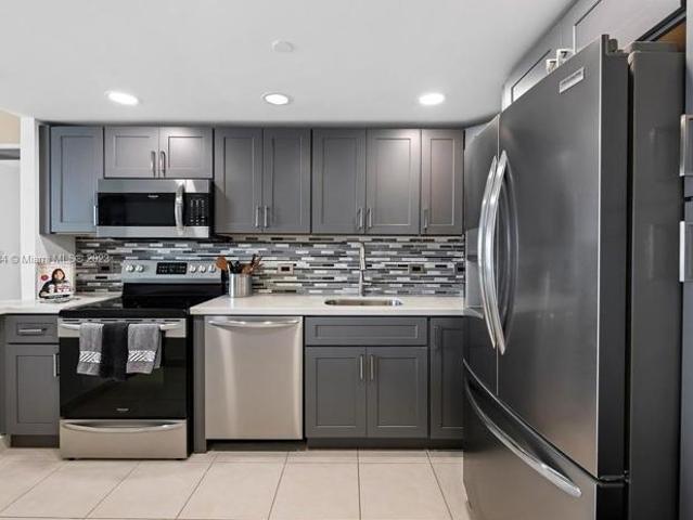 20505 Country Club Dr E #938, Aventura, FL 33180