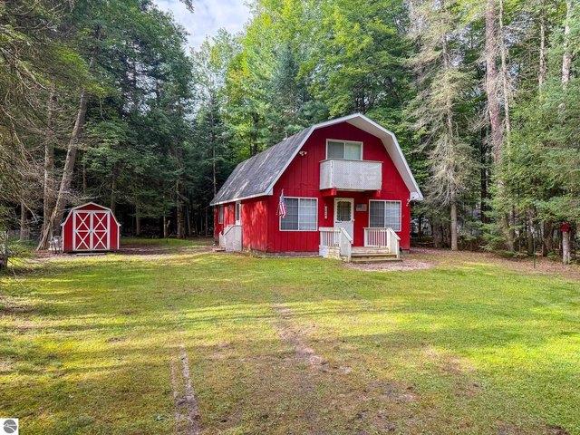2050 Contour Dr, Roscommon, MI 48653