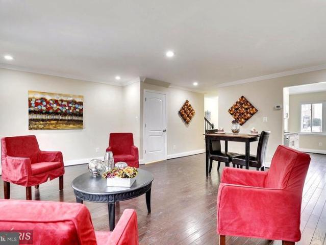 2050 Forest Hill Lane