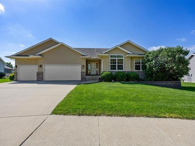2050 Hillside Dr, Ely, IA 52227