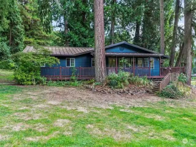 2050 KALAMA RIVER RD, KALAMA, WA 98625 Single Family Residence.