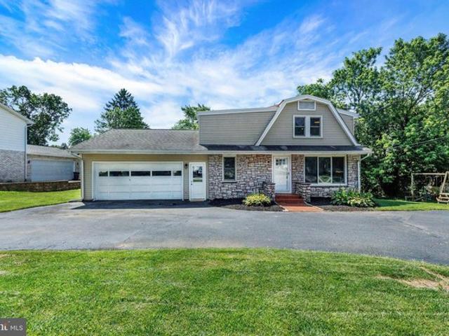 2050 Stonecrest Dr, Lancaster, PA 17601