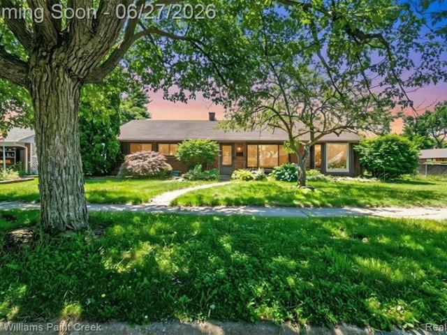 20510 Luna St, Clinton Township, MI 48035