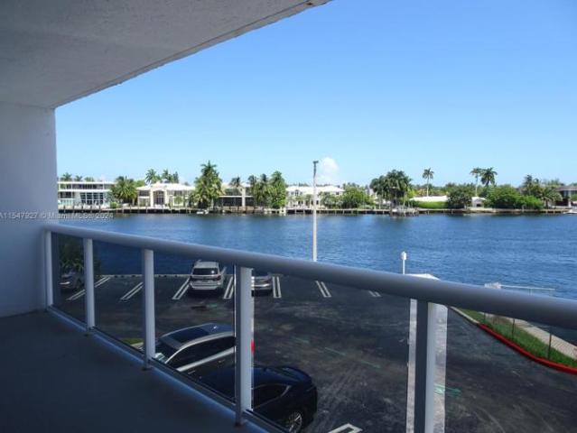 20515 E Country Club Dr #245, Aventura, FL 33180