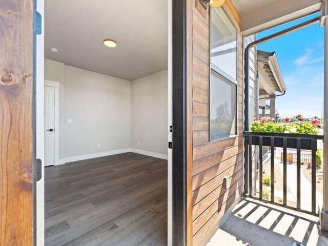 20518 NE Empire Ave, Bend, OR 97701