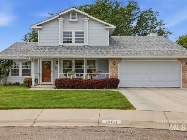 2051 N Applewood Pl