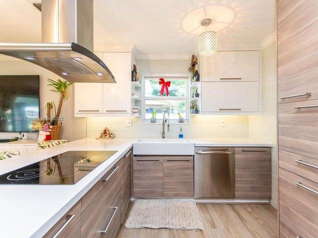 2051 Arcadia Dr, Miramar, FL 33023