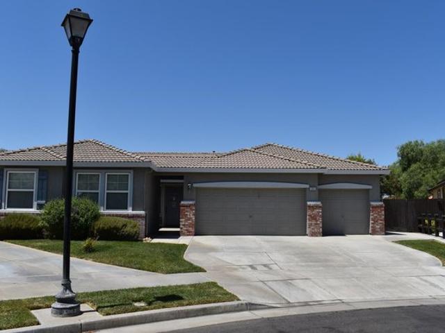 2051 Coliseum Ct, Los Banos, CA 93635