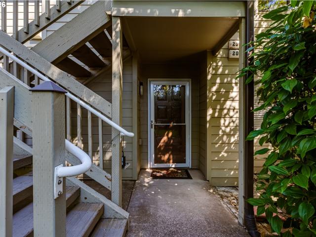2051 lake isle ter