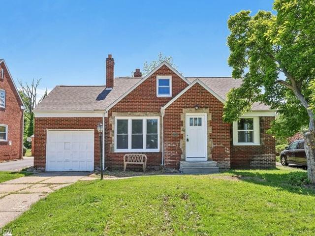 2052 N Taylor Rd, Cleveland, OH 44112
