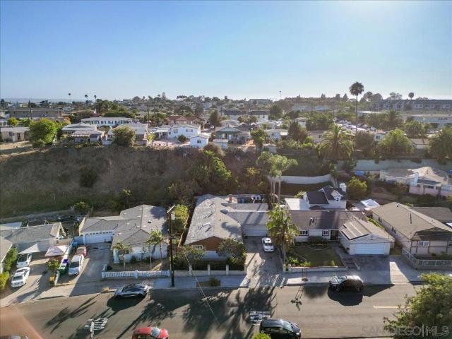 2052 Crandall Dr