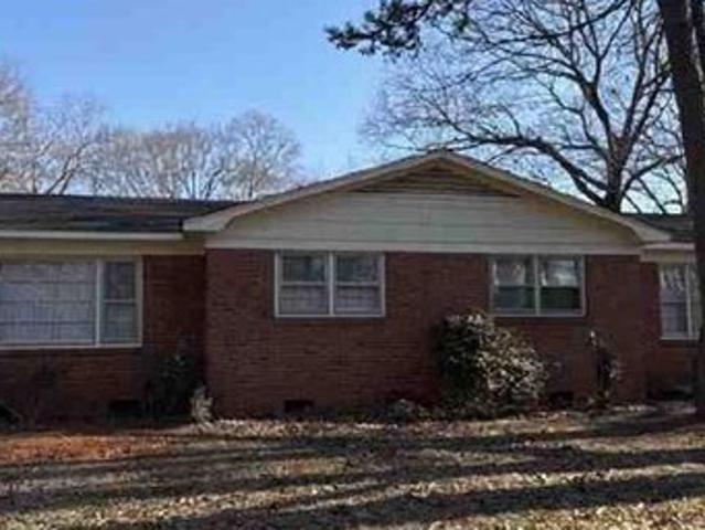 2052 Pineview Dr, Spartanburg, SC 29307