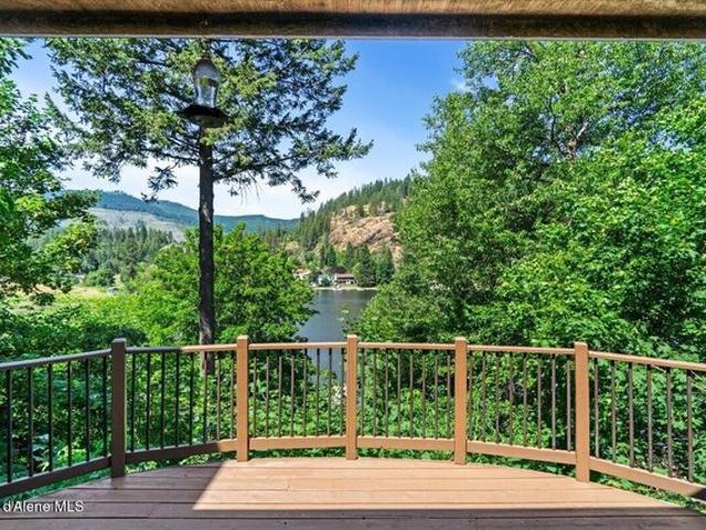 20535 N Pinehurst St, Rathdrum, ID 83858