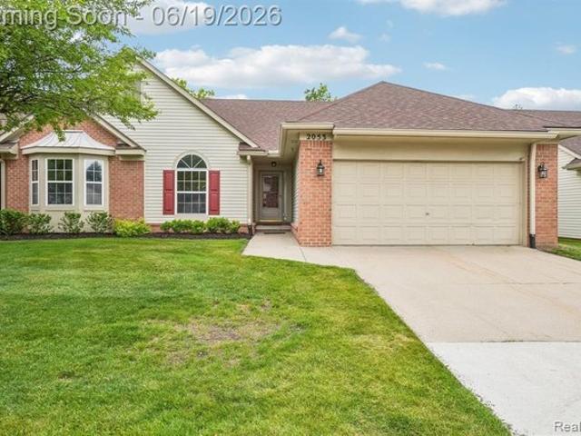 2053 Maplehurst Dr, Commerce Township, MI 48390