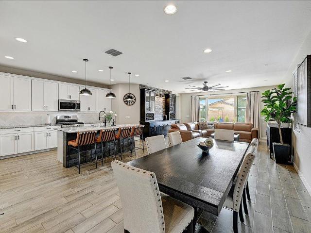 2053 W Lonesome Trail