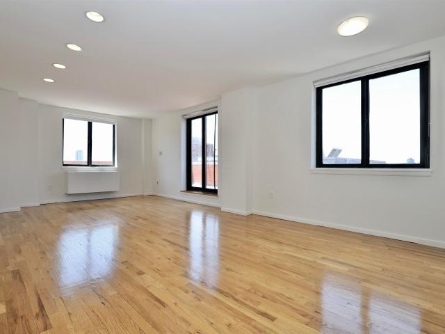 205 10Th St # 8Q