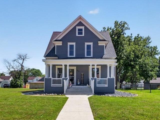 205 1st St SE, Hayfield, MN 55940