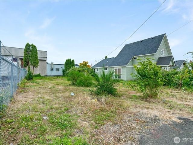 205 5th St, Hoquiam, WA 98550