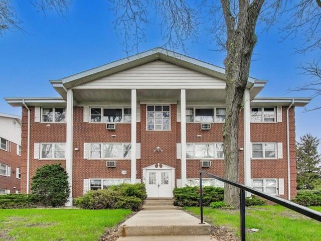 205 Country Club Dr Apt 2C, Lake Geneva, WI 53147