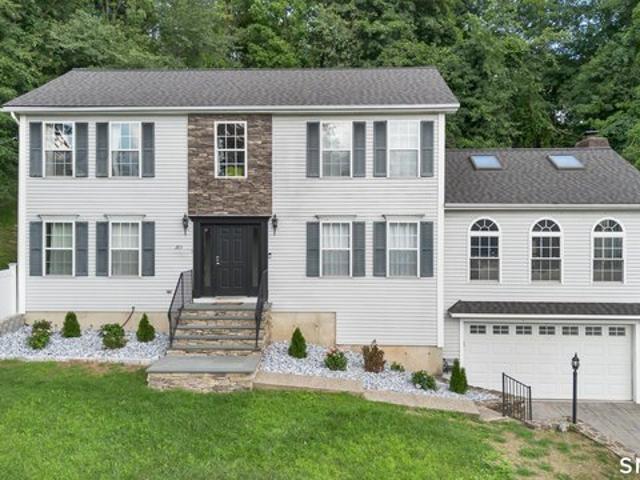 205 Country Club Rd, Waterbury, CT 06708